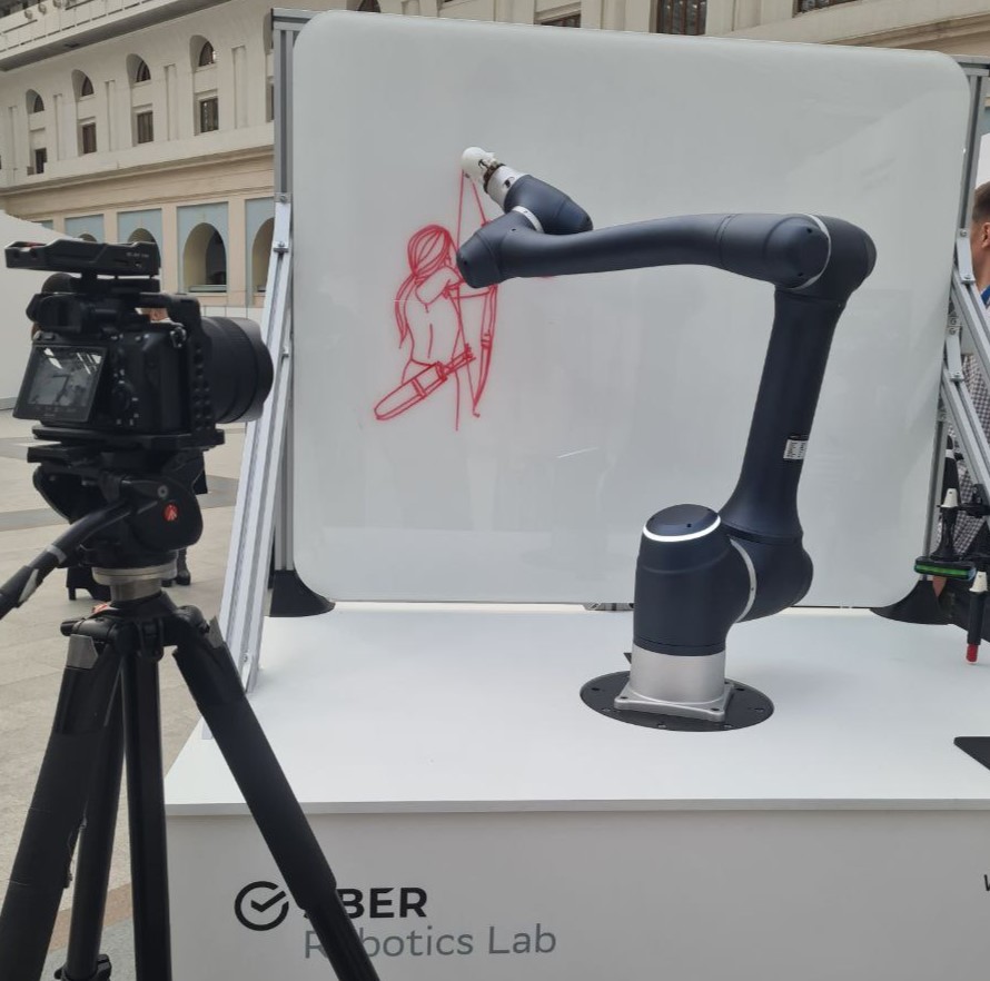 На ежегодной выставке Vinspiration показали робота-художника от Sber ...