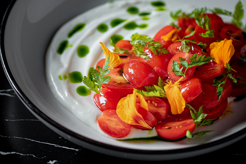 Ресторан в океанариуме, бар в стиле 70-х, закрытый клуб ...